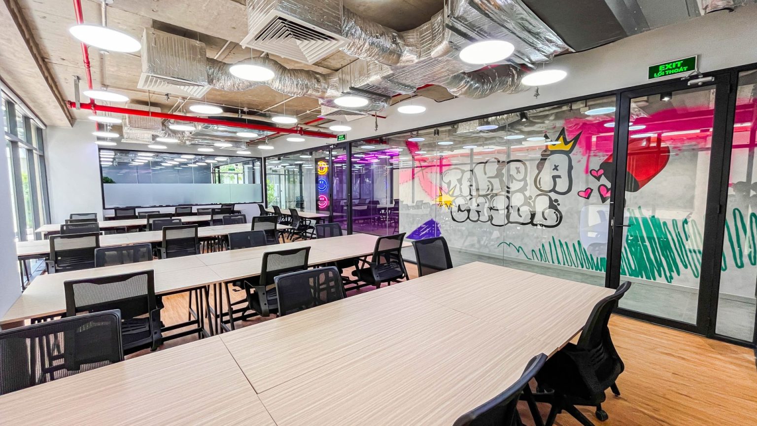 Home-Like Coworking via Modern Office Design - THE SENTRY
